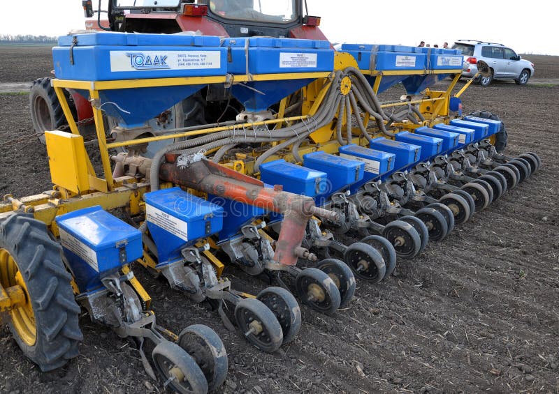 Nel Campo Di Semina Di Precisione Del Trapano Di Seme Immagine Stock ...