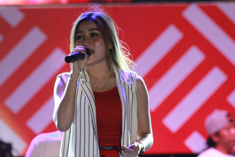 Indonesian Dangdut Music Performance Editorial Image - Image of ...