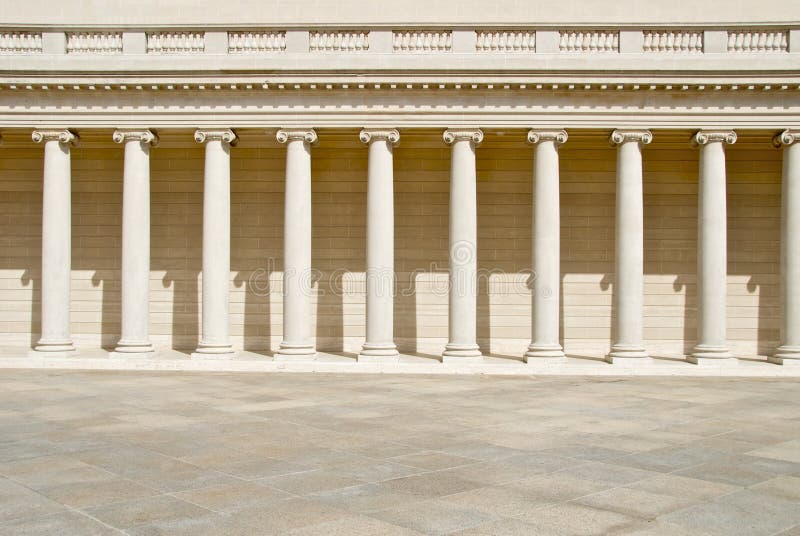 Neoclassical kolonner arkivfoto. Bild av service, parallell - 5424402