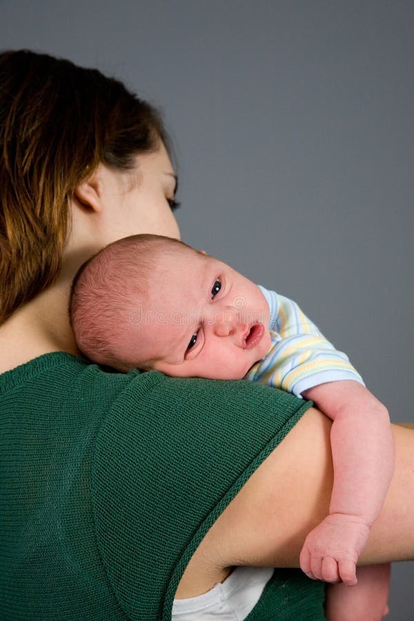 Neonato appena nato fotografia stock. Immagine di abbastanza - 12067280
