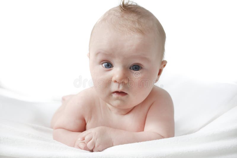 Neonato che sembra curioso immagine stock. Immagine di paffuto - 14902815