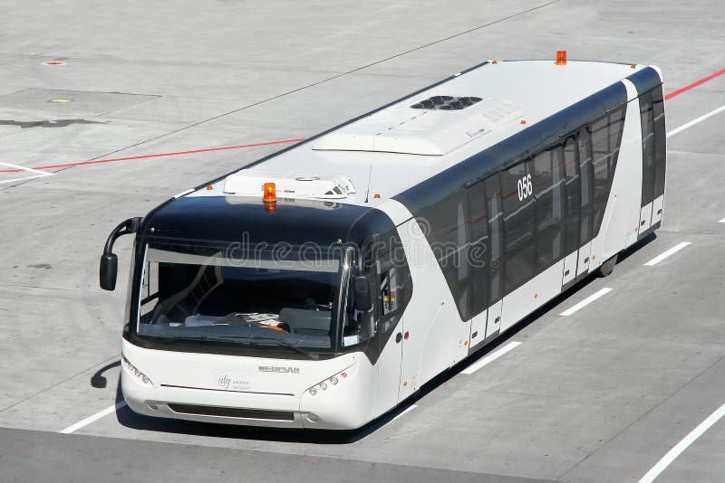 Neoplan N9122 foto de archivo editorial. Imagen de vuelo - 39112283