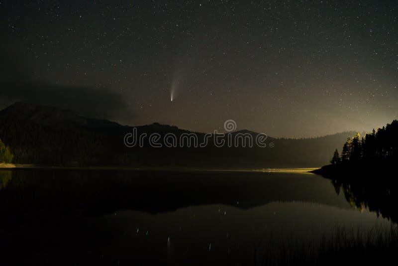 NEOWISE Comet Above Lake Low Above Horizon Stock Photo - Image of 2020 ...