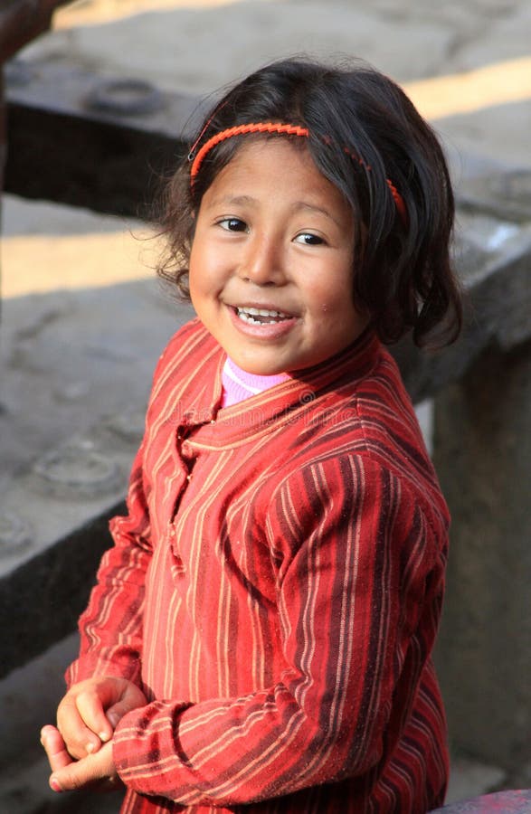 Nepalees meisje redactionele foto. Image of kind, mensen - 35352421