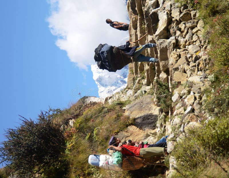 Women Porter Parade on a Himalayan Trail Editorial Stock Image - Image ...