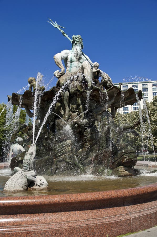 Neptunbrunnen/Neptune Fountain Stock Image - Image of sculpture ...
