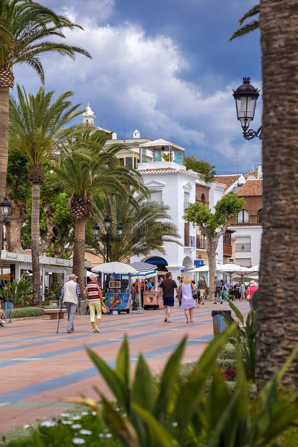 Promenade Op De Balcon De Europa in Het Spaanse Resort Van Nerja Op De ...