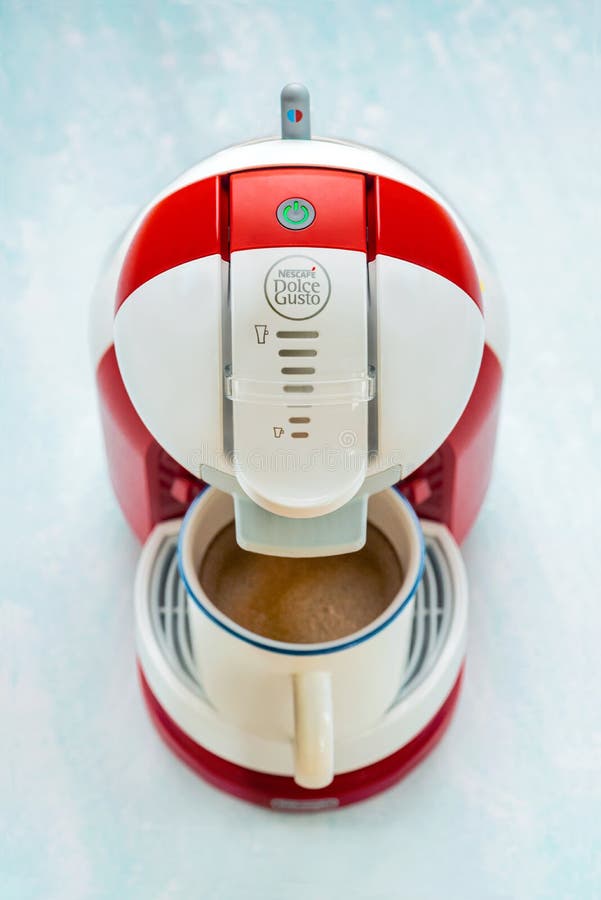 Nescafe Dolce Gusto Coffee Machine with Nescafe Dolce Gusto Capsules ...