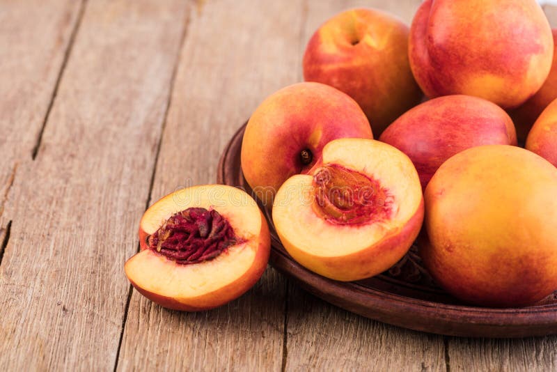 Nettarina immagine stock. Immagine di freschezza, sano - 104610105