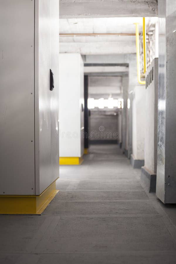 Modern, Brand New Storehouse Stock Image - Image of hangar, built: 32385313