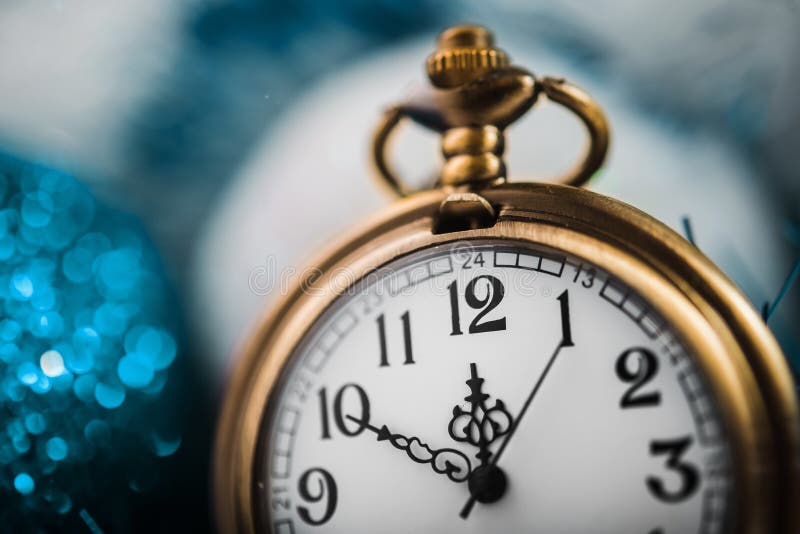 Neuen Jahres Um Mitternacht Stockbild - Bild von feiertag, hintergrund ...