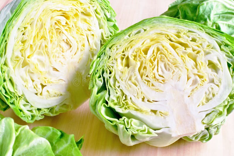 Abschnitt Des Neuen Kohlkopfs Stockfoto - Bild von früh, laub: 92057030