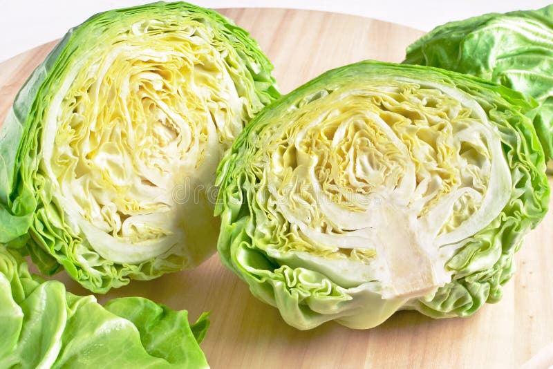 Abschnitt Des Neuen Kohlkopfs Stockfoto - Bild von früh, laub: 92057030