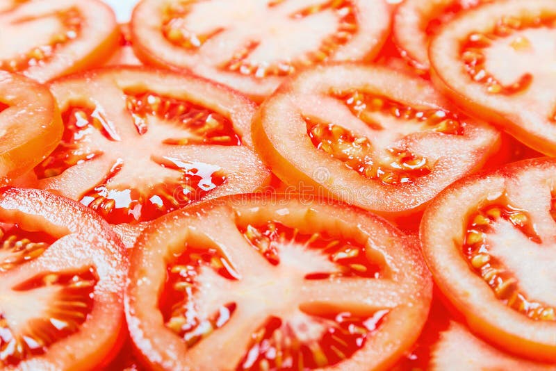 Neuer Hintergrund Mit Den Scheiben Der Tomate Lokalisiert Stockbild ...