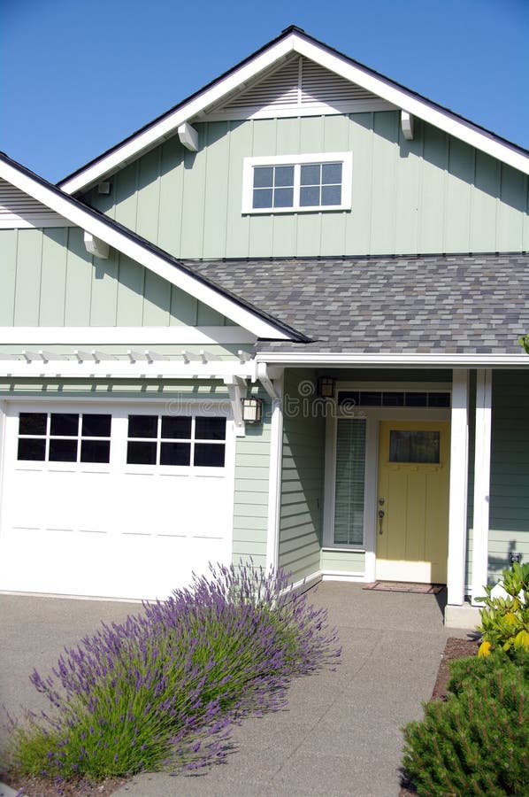 Neues Haus stockfoto. Bild von dach, architektur, halskette - 10335254