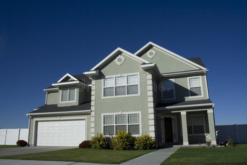 Neues Haus stockfoto. Bild von erwerb, zaun, erbauer, vinyl - 6993746