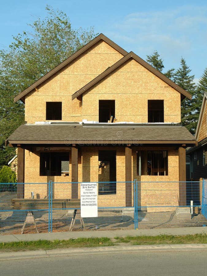 Neues Haus-Aufbau stockbild. Bild von haupt, dach, furnierholz - 25884439