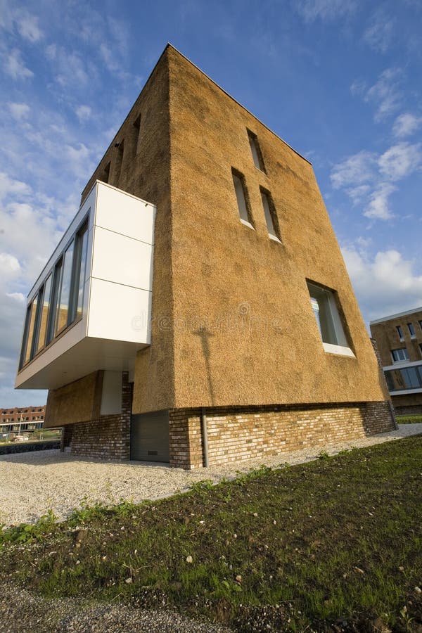 Neues Haus in der Stadt stockfoto. Bild von ziegelstein - 2776004