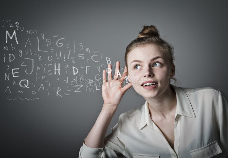 Neugierige Frau im Weiß stockfoto. Bild von gesicht, hören - 62352202