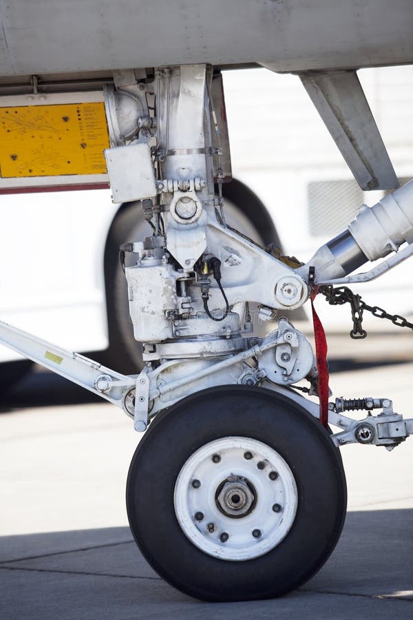 Neumático del jet imagen de archivo. Imagen de militar - 12077987