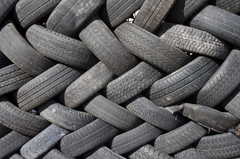 Neumáticos viejos imagen de archivo. Imagen de vaciado - 23999047