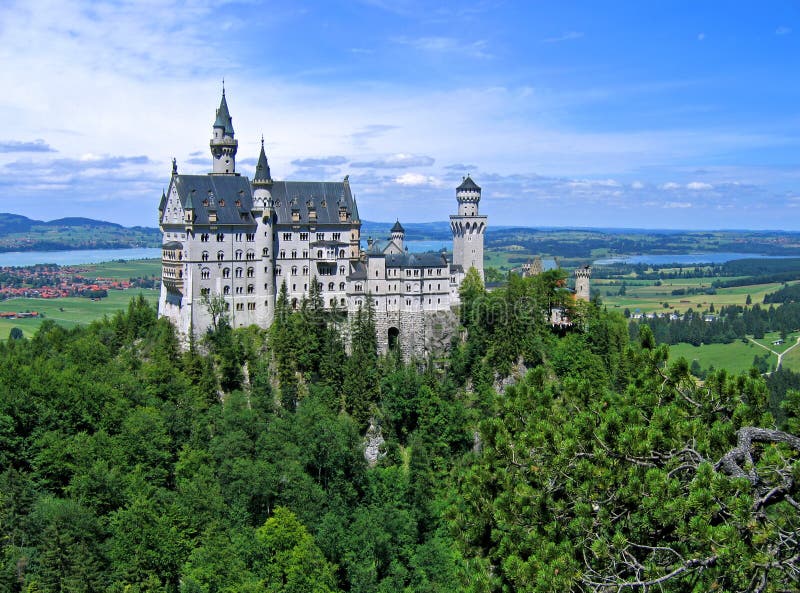 Neuschwanstein Castle, Bavaria Editorial Stock Image - Image of ...