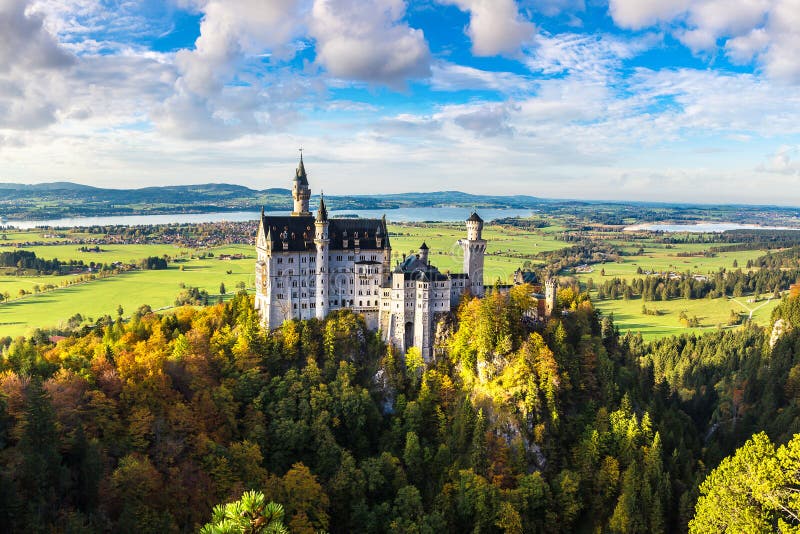 Neuschwanstein castle editorial stock image. Image of building - 187931129