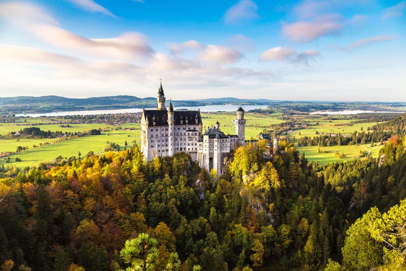 Neuschwanstein castle editorial image. Image of mountain - 187937385