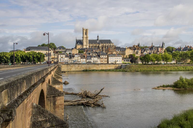 Nevers, Bourgogne, Frankrijk Redactionele Foto - Afbeelding bestaande ...