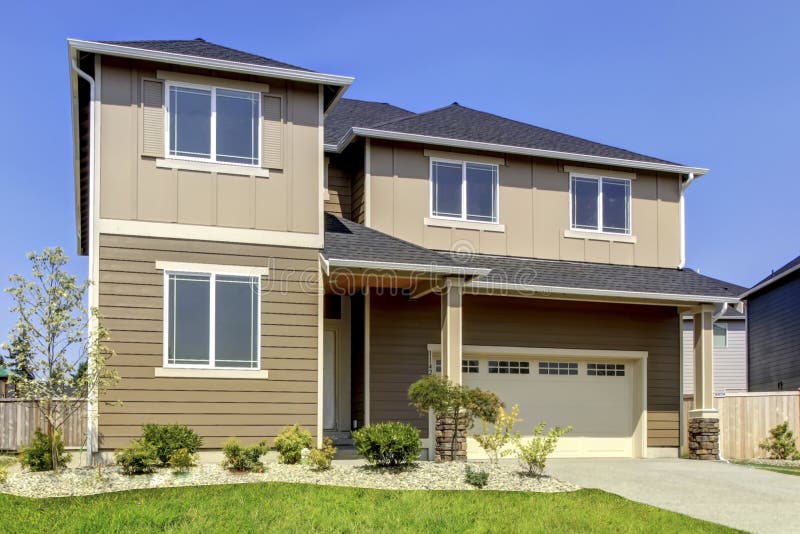 New American Home Exterior. Stock Image - Image of real, driveway: 33045521