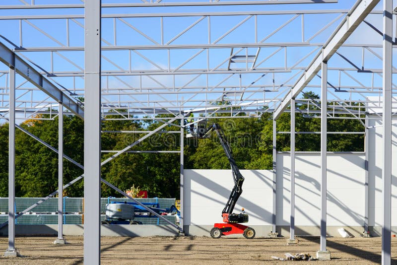 New Building Steel Framework Assembly Using Self Propelled Lift ...
