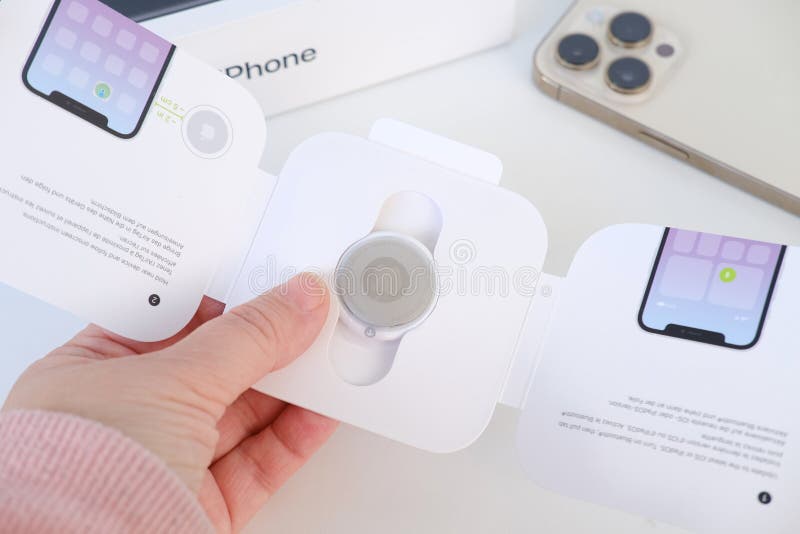 New Electronic Tracker Apple Airtag in Package, Tracker Broadcasts ...