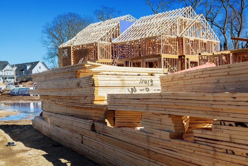 New House Framework of House Under Beam Construction Stock Photo ...