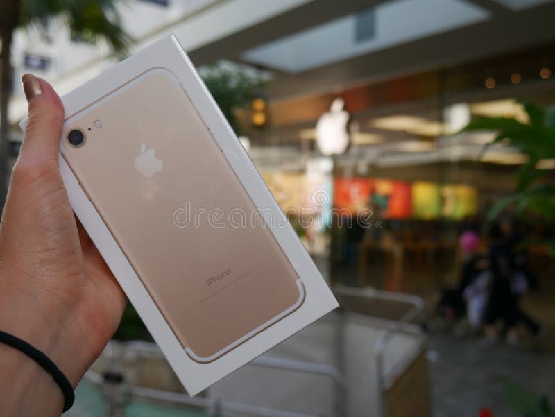 New iPhone 6 editorial photo. Image of shop, moana, centre - 98607236