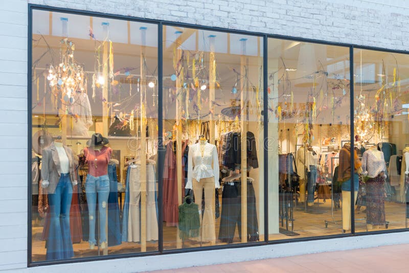 Free People Store in New Jersey. Editorial Stock Image - Image of ...