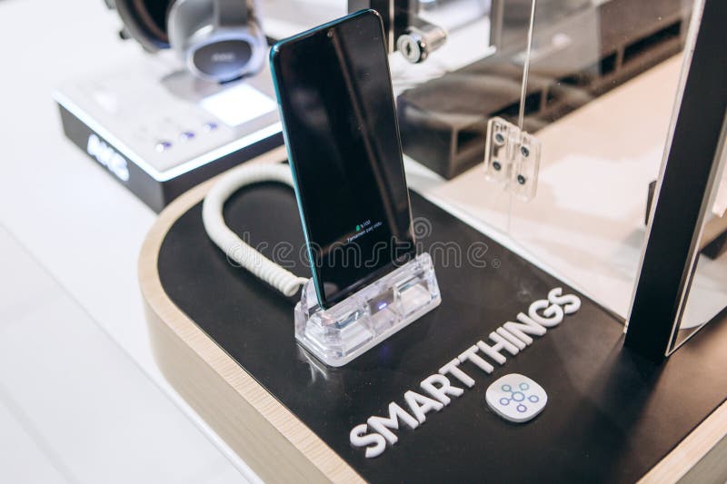 New Modern Cell Phone from Samsung Based on the Android Operating ...