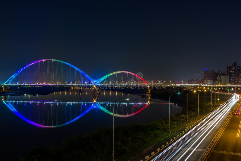 Moon Bridge in Portland Japanese Garden One Colorful Foggy Autumn ...