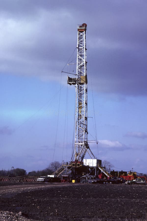 Oil Well Site Work stock image. Image of dirt, equipment - 4364169