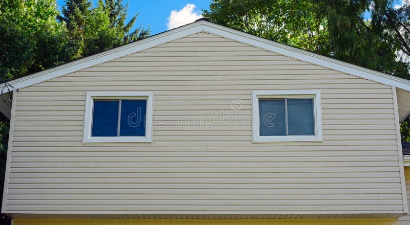 New Vinyl Siding Split Level Home Stock Photos - Free & Royalty-Free ...