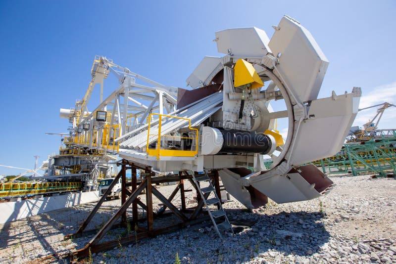 New Stacker-reclaimer for Stacking Coal or Other Bulk Material ...