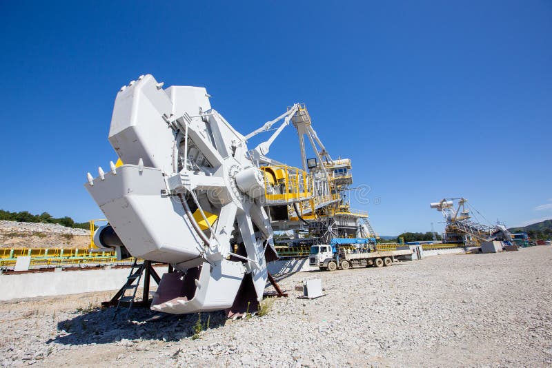 New Stacker-reclaimer for Stacking Coal or Other Bulk Material Stock ...