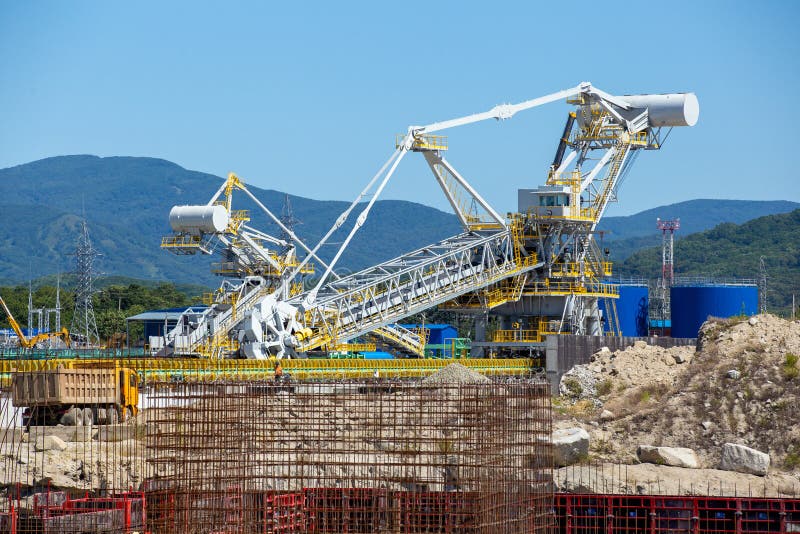 New Stacker-reclaimer for Stacking Coal or Other Bulk Material Stock ...