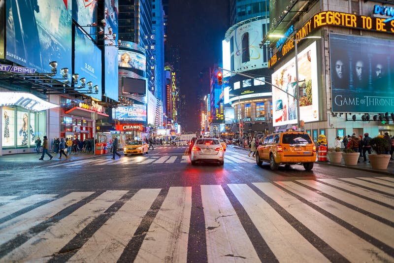 New York City la nuit photo stock éditorial. Image du nuit - 104542678