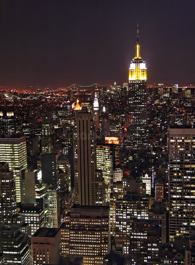 New York la nuit photo stock. Image du neuf, passerelle - 702018