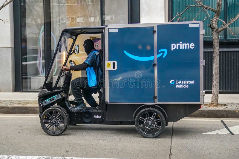 Amazon Prime E-Assisted Vehicle in Lower Manhattan Editorial ...