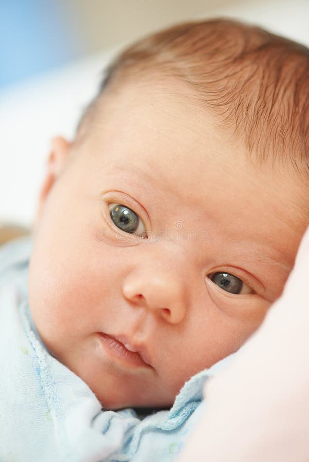 Squint of newborn baby stock image. Image of birthday - 36100187