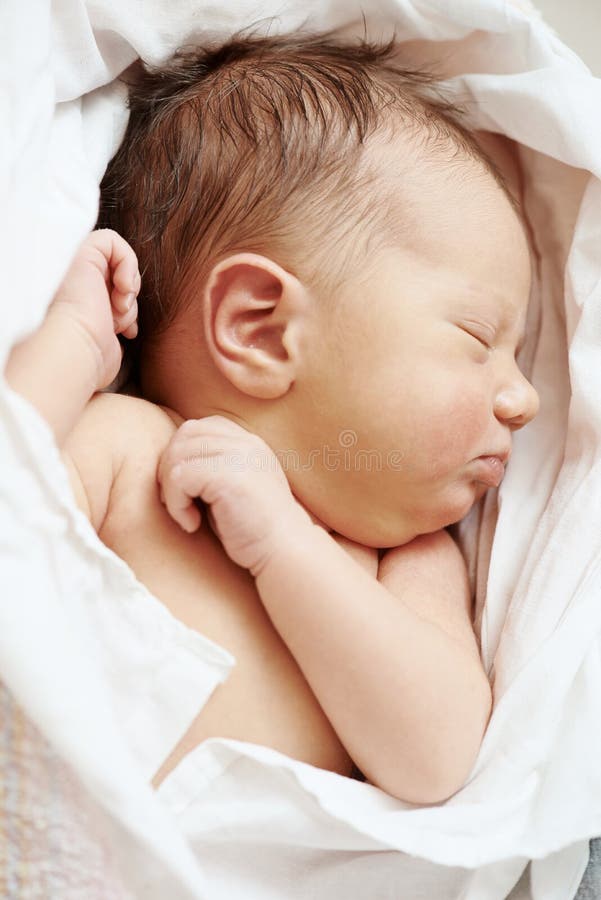 Squint of newborn baby stock image. Image of birthday - 36100187