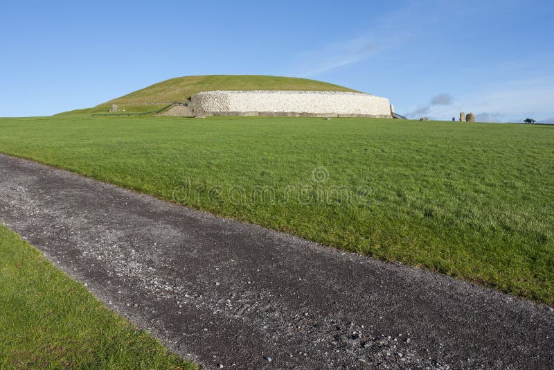 Newgrange in Ireland stock image. Image of monument, celtic - 38140009
