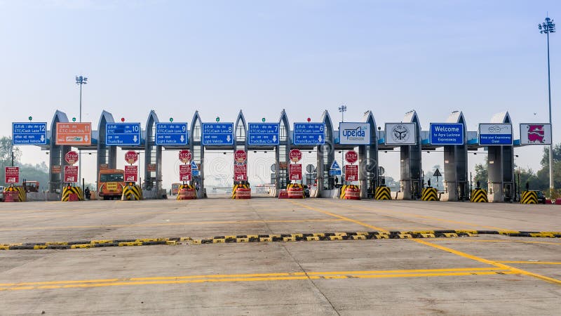 Newly Build Agra Lucknow Expressway Editorial Photo - Image of journey ...