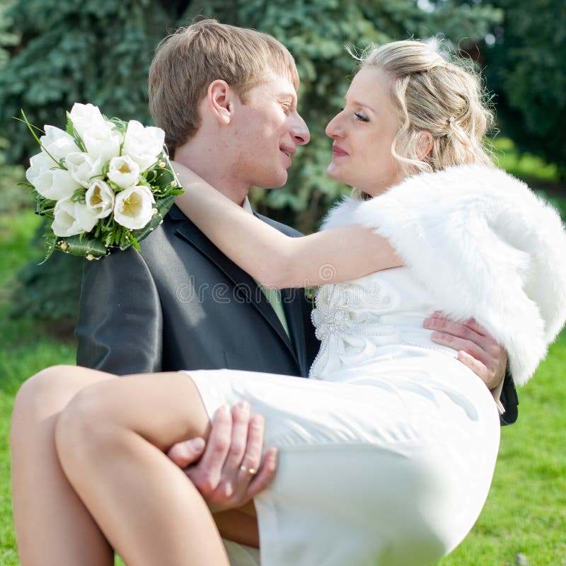 Newly wedded on seashore stock photo. Image of twenties - 21767544